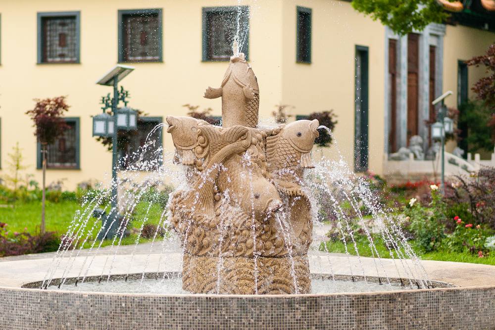 Why Do Water Fountains Make Noise? - Roman Fountains